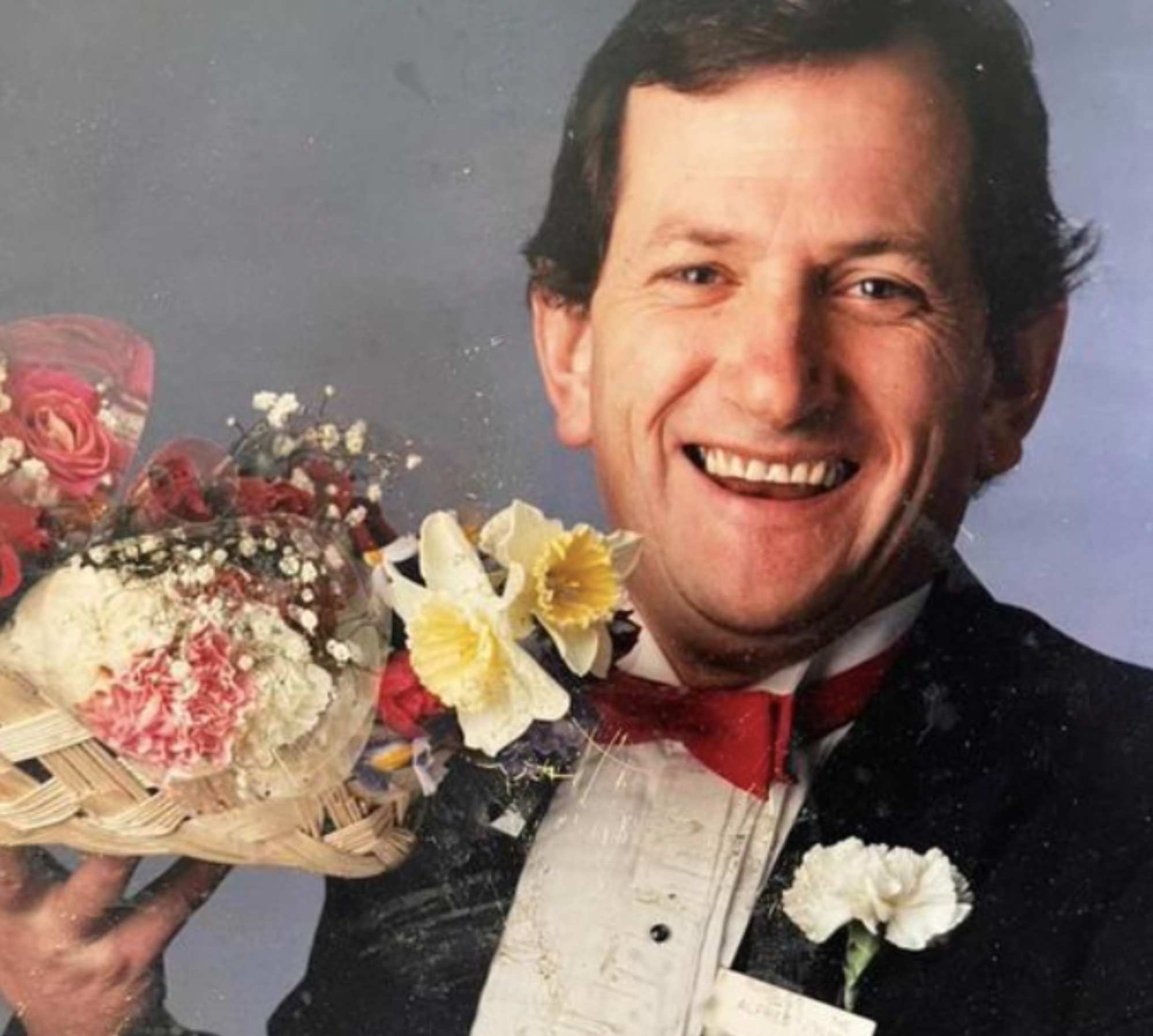 Victoria’s Flowerman, a nightlife mainstay for generations, has died - Capital Daily